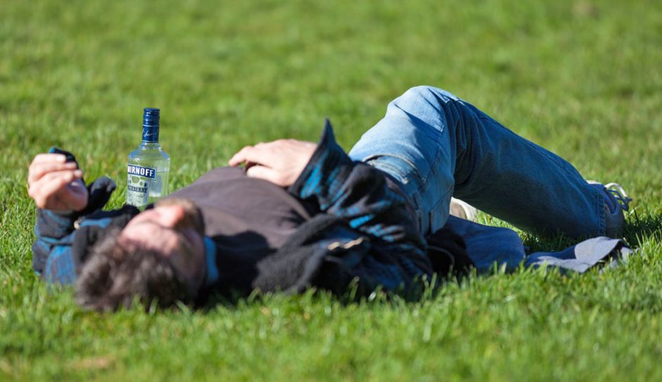 Alcoholist, een eeuwenoud fenomeen - René van Maarsseveen